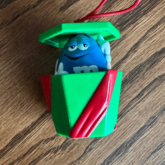 M&M'S | Holiday | Vtg Mms Blue Character In Green Gift Box Ornament ...